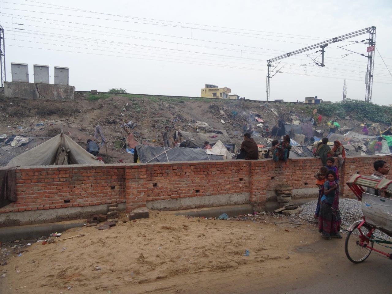 62. Poor people’s hovels along the railway line – Double Dutch World Safari