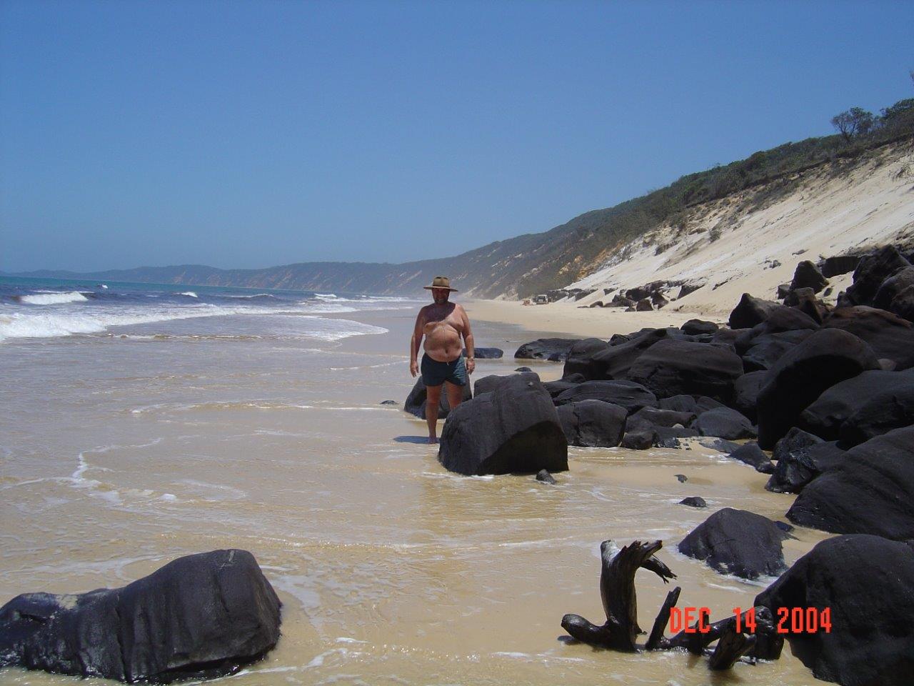 Queensland Rainbow Beach mudlo rocks – Double Dutch World Safari